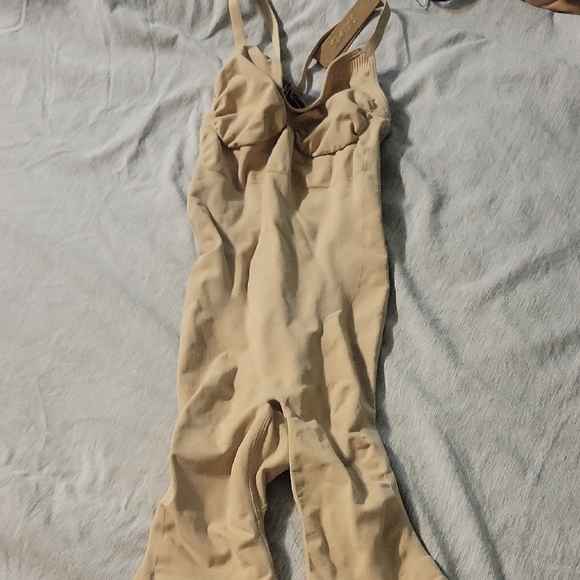 SKIMS | Intimates & Sleepwear | Skims Nwot Shapewear Bodysuit Mid Thigh ...